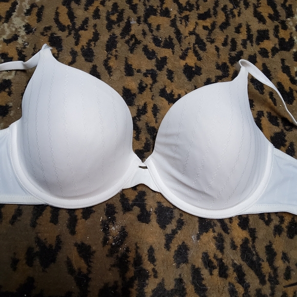 vassarette | Intimates & Sleepwear | 36c Eggshell Bra Underwire | Poshmark